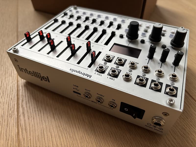 Intellijel Metropolix Solo + powered case | Reverb