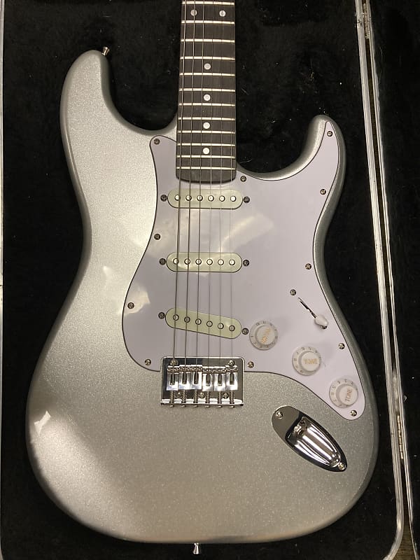 Parts Caster - Fender Stratocaster 2022 - Silver Metallic | Reverb