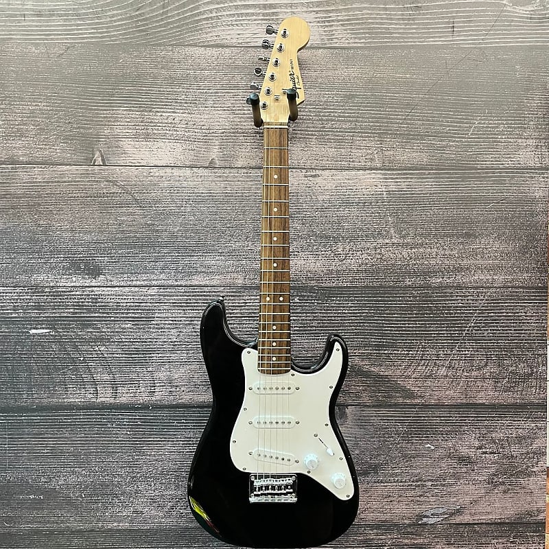Squier Mini Strat Electric Guitar (Hollywood, CA) | Reverb