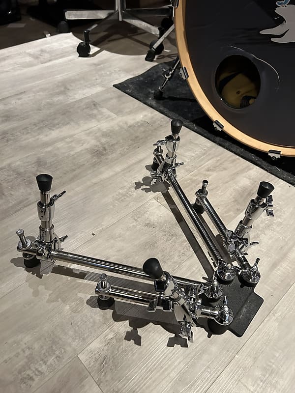 DW DWCP9909 Adjustable Lifter Bass Drum/Tom Riser Chrome | Reverb