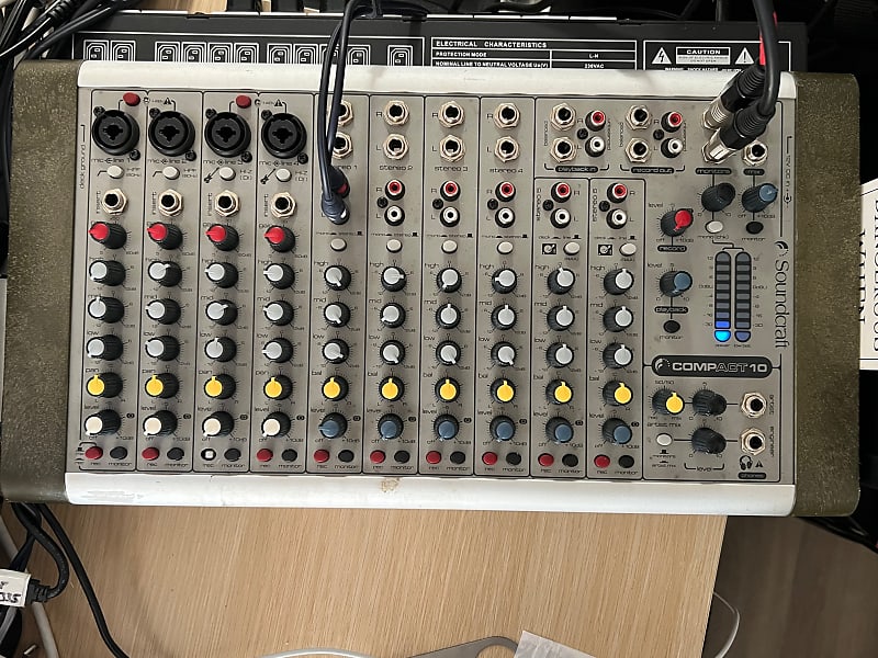 Soundcraft Compact 10 -ten channel (4 duo XLR/jack + 6 stereo | Reverb