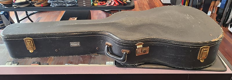 Guild Hardshell Acoustic guitar case Vintage Yellow velvet | Reverb