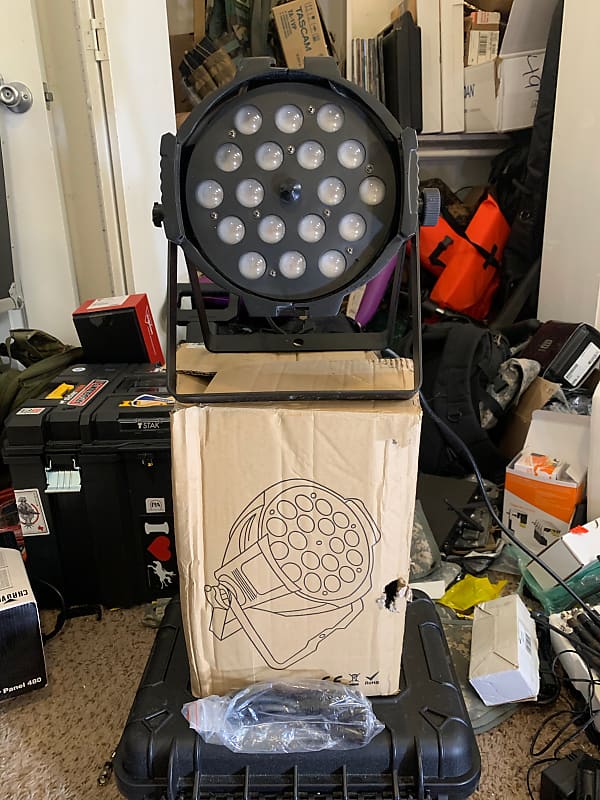 Monoprice Stage Right Stage Wash 18x18 watt LED Par Light | Reverb