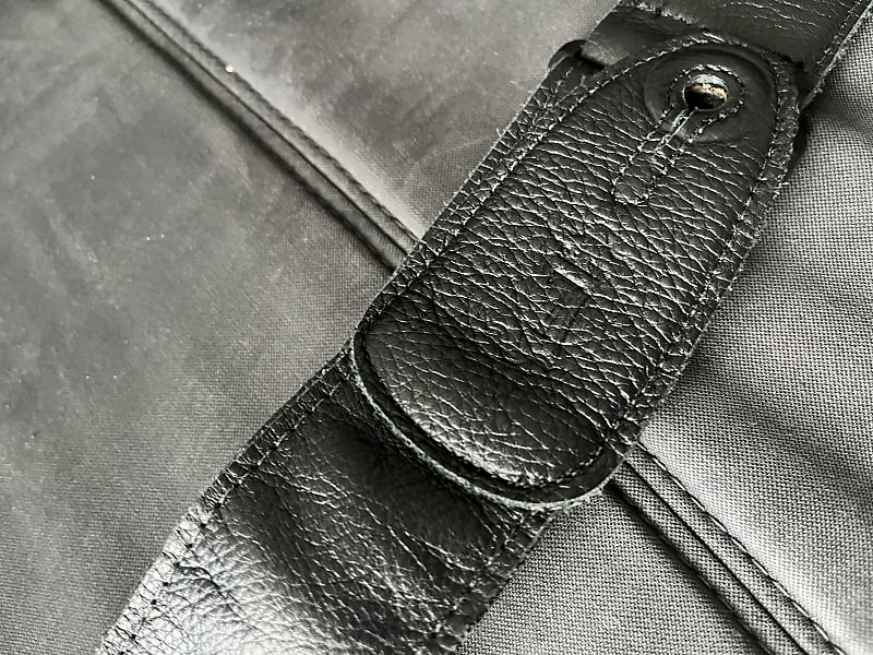 Larrivee 2” leather guitar Strap 2010s - Black leather | Reverb