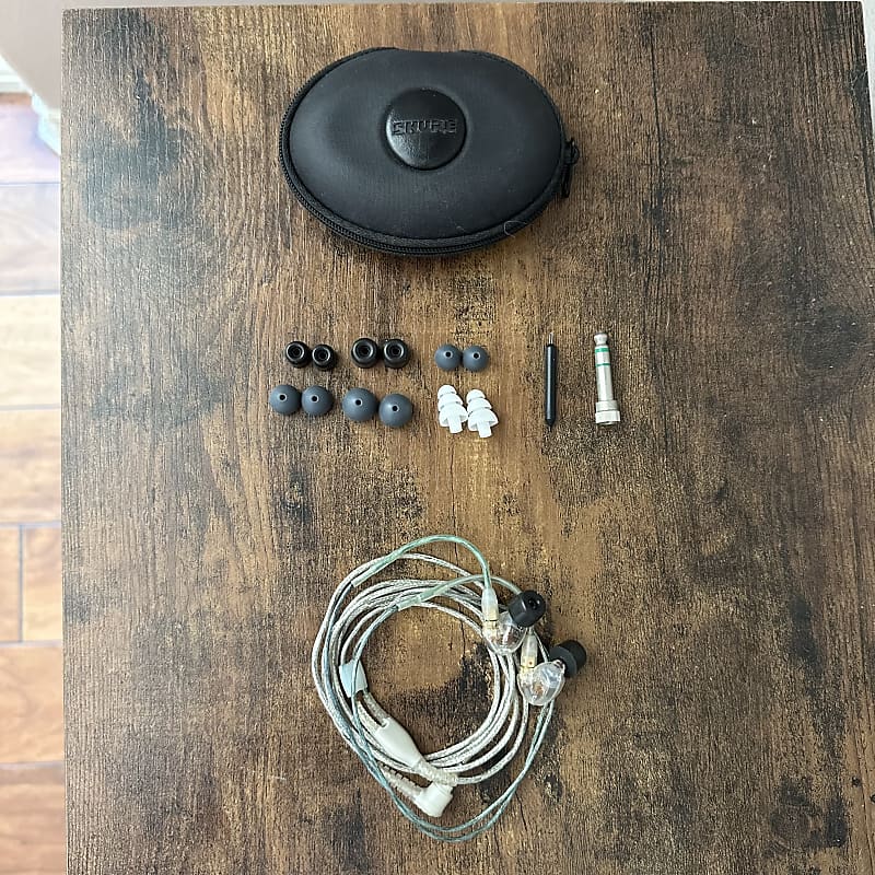 Shure SE425 Sound Isolating In Ear Monitor IEM | Reverb