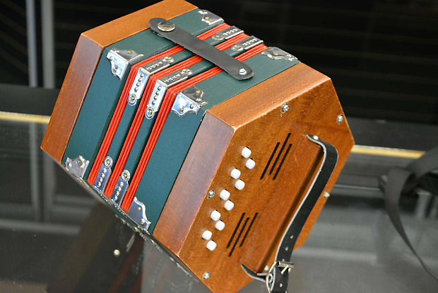 CONCERTINA 20 KEY WALNUT | Reverb UK