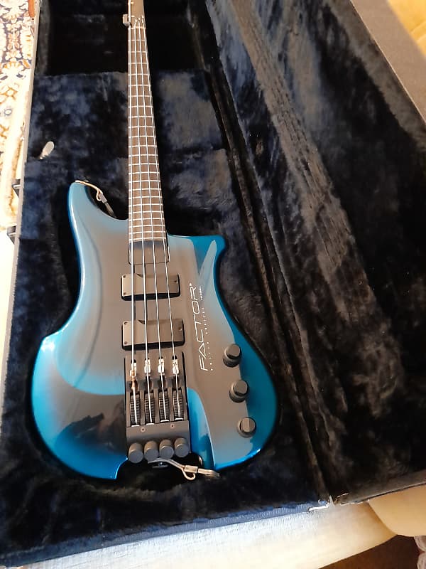 Philip Kubicki FACTOR-California Bass - Blau | Reverb