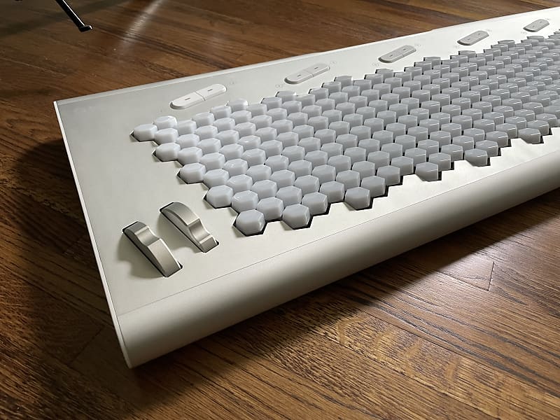 Lumatone Isomorphic Keyboard 2021 | Reverb Australia