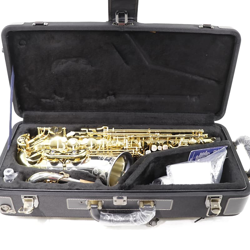 Yanagisawa Model AWO33 Alto Saxophone with Sterling Silver Yanagisawa Model AWO33 Alto Saxophone with Sterling Silver