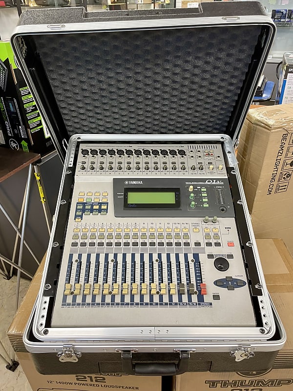 Yamaha 01V + FLIGHT CASE | Reverb