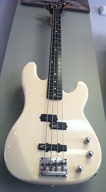 Dean 88 bass with hard case '87-'89 | Reverb