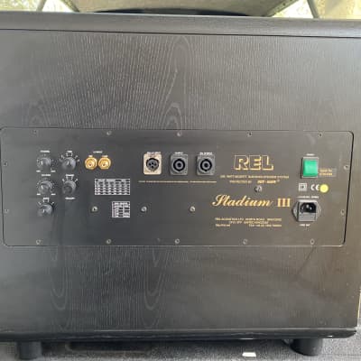 REL Acoustics Stadium III subwoofer 200 Watt MOSFET Sub-Bass | Reverb
