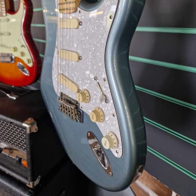 Fender Deluxe Roadhouse Stratocaster Metallic Ice Blue 2018 | Reverb