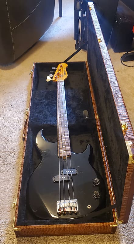 Yamaha Bass Guitar BB300 | Reverb