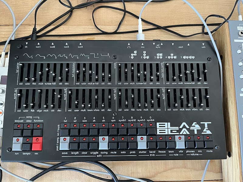 Twisted Electrons Blast Beats | Reverb