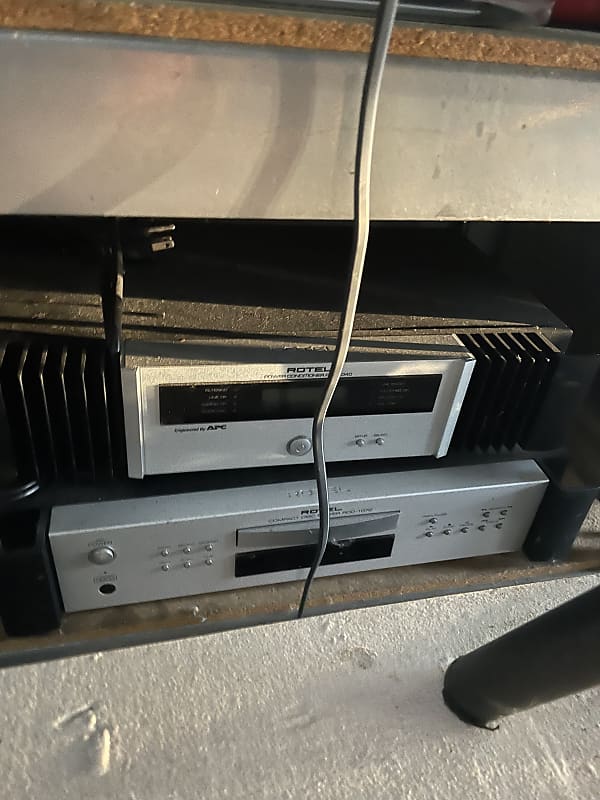 Rotel RLC-1040 Power Conditioner - Silver | Reverb