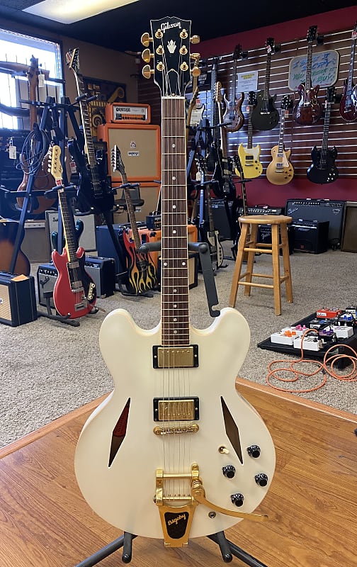Gibson ES-335 Custom Shop Diamond Bigsby 2009 White Pearl | Reverb