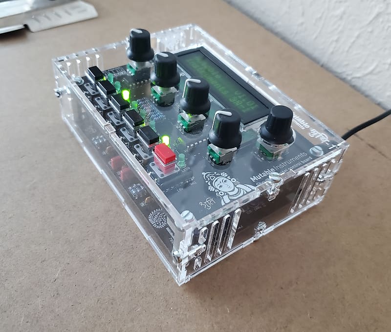 Mutable Instruments Shruthi Synth with SMR4 mkII 4 pole | Reverb