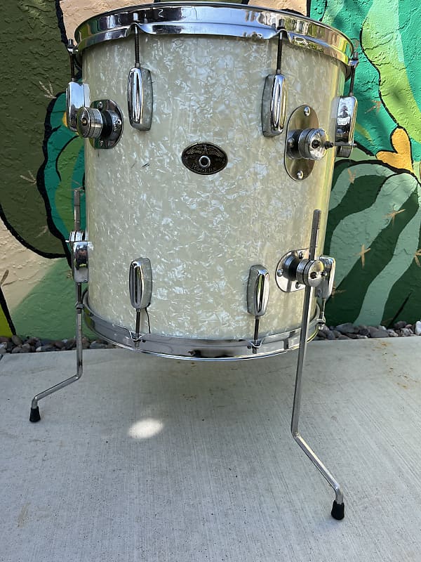 Rogers Eagle Badge Floor Tom, wmp 1958-1959 - WMP white | Reverb