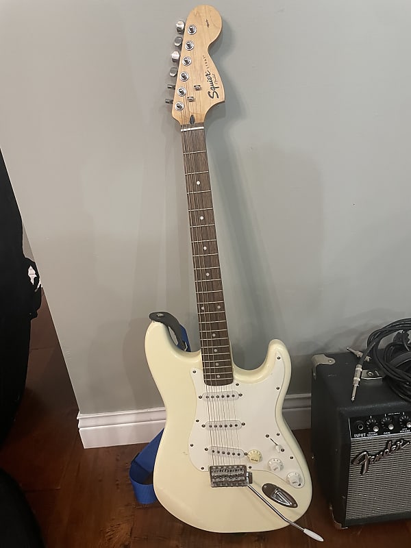 Squier Affinity Series Stratocaster | Reverb