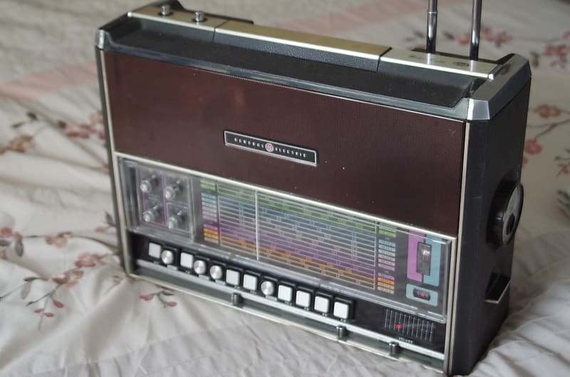 GE P4990A 12 Band World Monitor Radio | Reverb