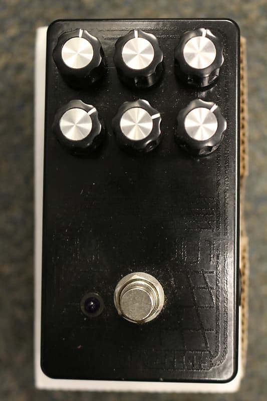 IdiotBox Effects Blackout Fuzz | Reverb