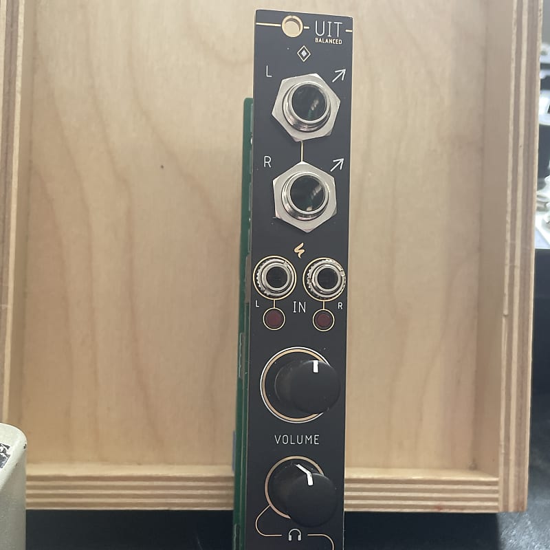 ST Modular UIT - Balanced Output and Headphone Module | Reverb