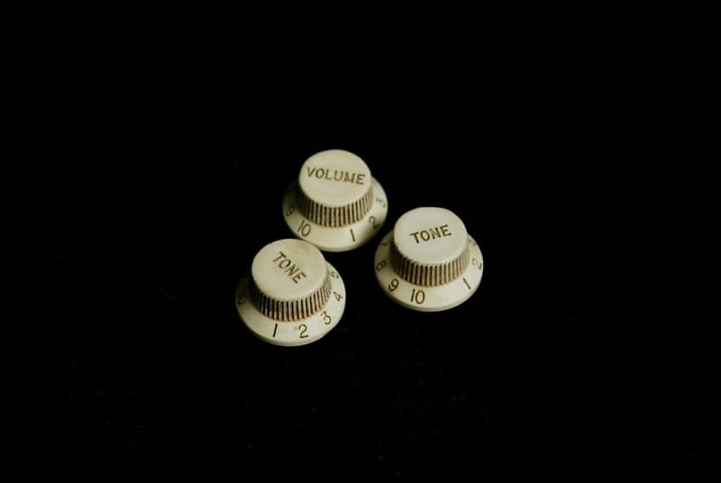 Strat Knobs 50's Style Set - Parchment - Aged | Reverb UK