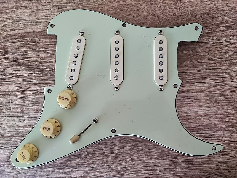 Fender Stratocaster Loaded Pickguards Noiseless Gen 1 | Reverb España