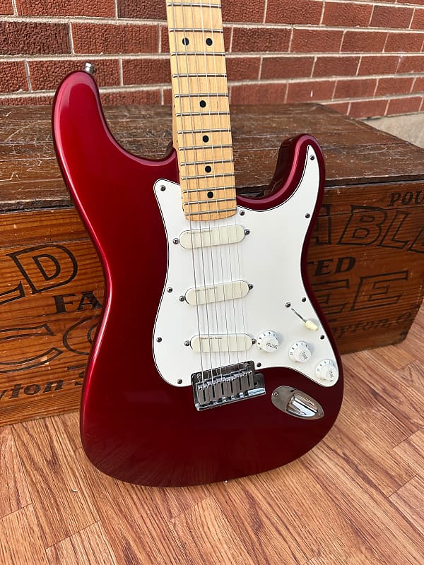 1991 Fender Stratocaster Plus Candy Apple Red | Reverb UK