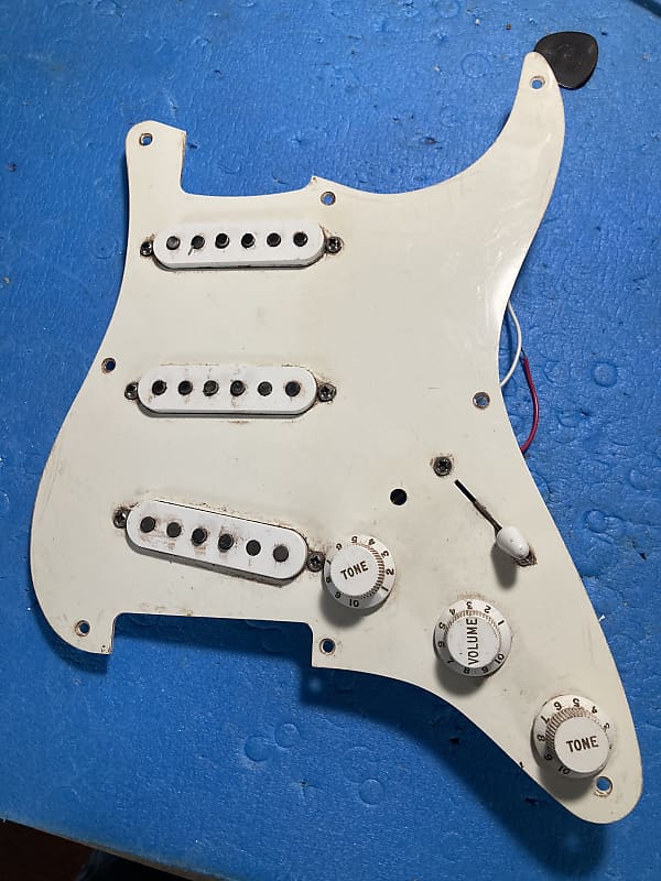 USA Fender Stratocaster loaded pickguard 2000s White | Reverb