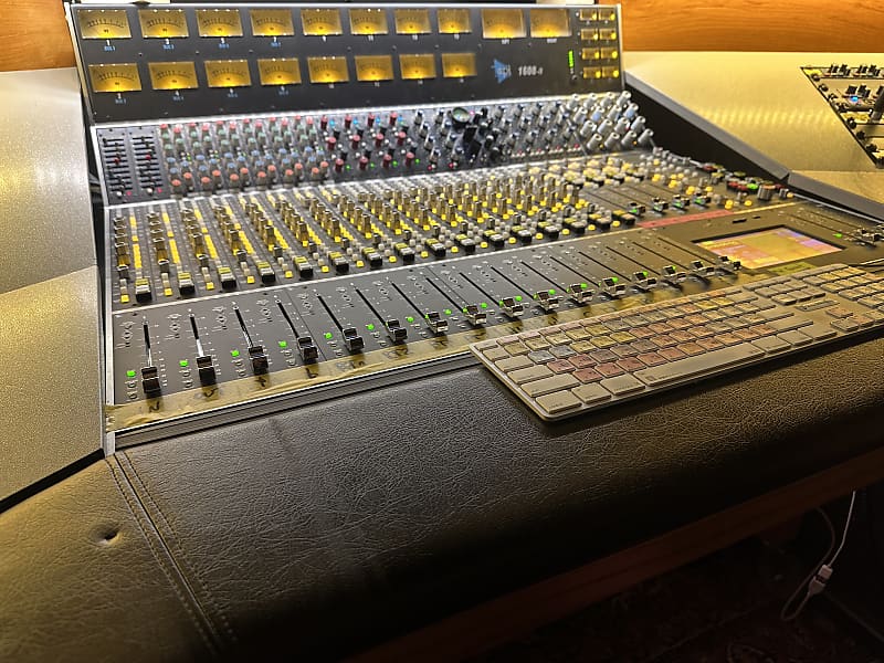 API 1608 II 16-Channel 8-Bus Recording Console with | Reverb Australia