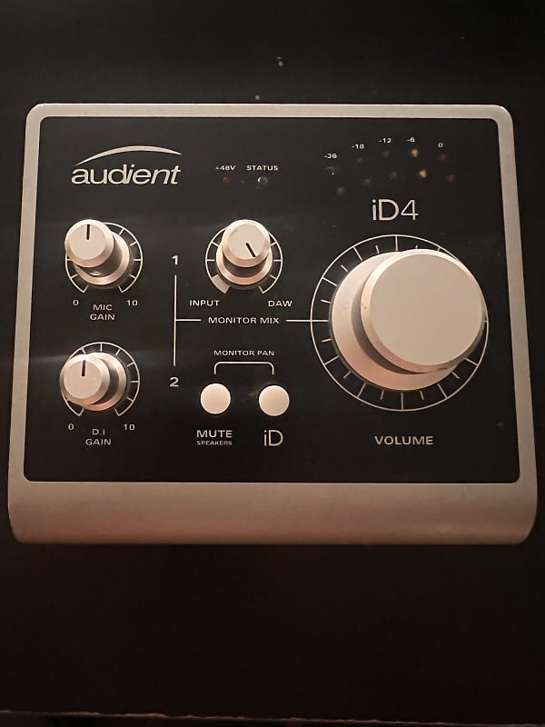 Audient ID4 2018 - Silver/Back | Reverb