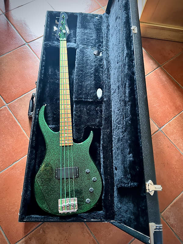 Peavey USA G-bass graphite neck Modulus style 3,7 kg! | Reverb