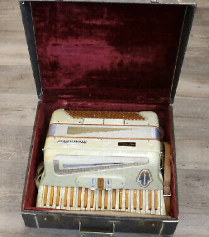 Vintage Marco Doro 17" 120 Bass Accordion w/ Case *EXCELLENT* | Reverb