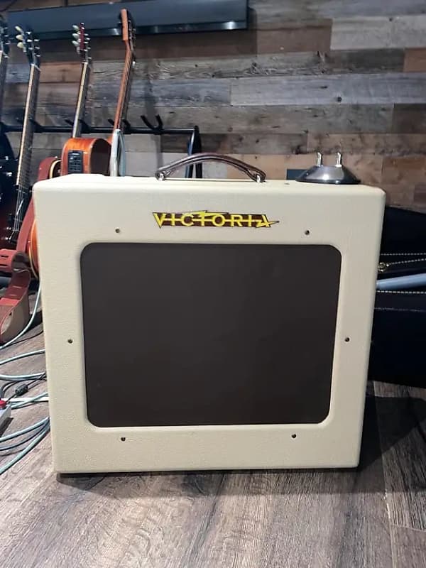 Victoria Regal II early 2000 - Cream | Reverb Canada