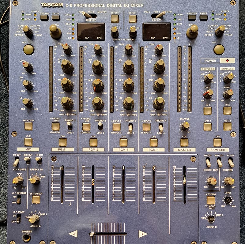 Tascam X-9 Professional 4-Kanal Digital DJ Mixer | Reverb