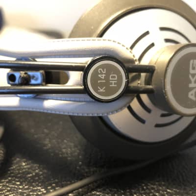 AKG K142 HD | Reverb