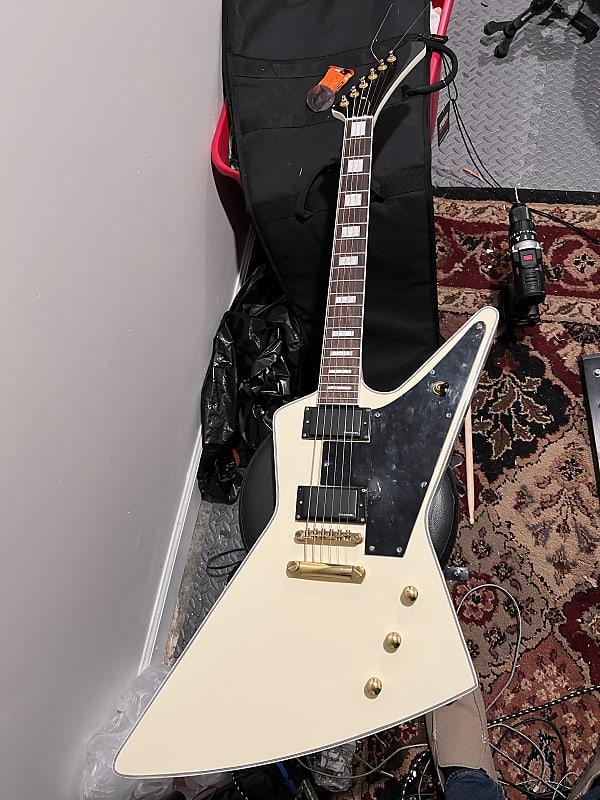 Explorer Copy White with Active Pickups | Reverb