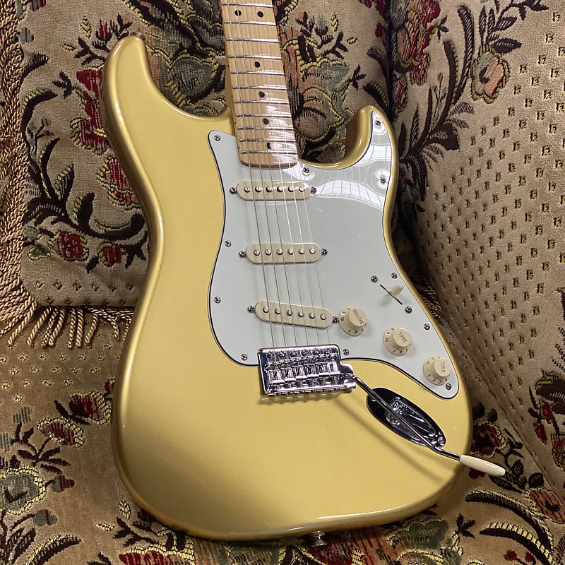 Fender Stratocaster 2013 Gold | Reverb
