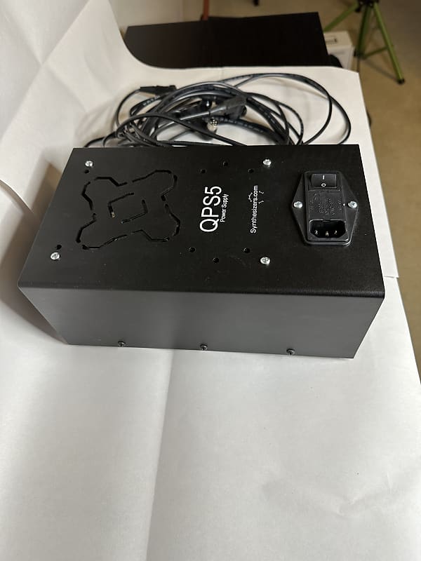 Synthesizers.com QPS5 Desktop Power Supply for 66 Spaces | Reverb