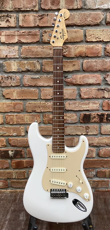 Squier Bullet Series Stratocaster 90s - White | Reverb