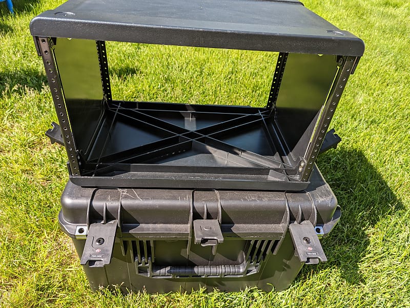 SKB 3i-2317M146U 6U iSeries Injection Molded Fly Rack - 13” | Reverb