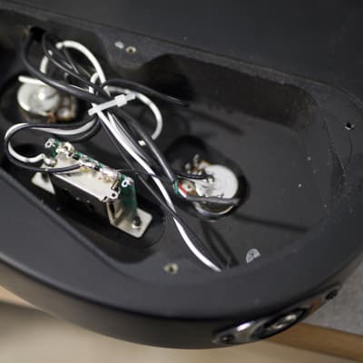 Flea Bass Model 32 The Wild One | Reverb