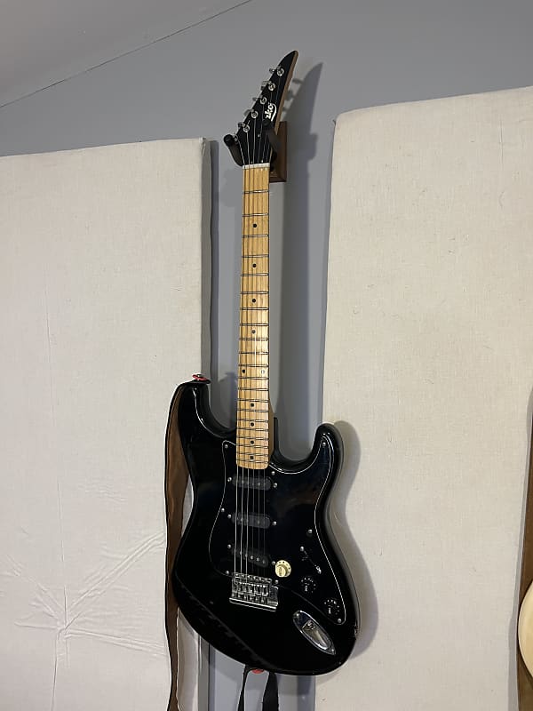 Mako Stratocaster style electric guitar black 1980s | Reverb