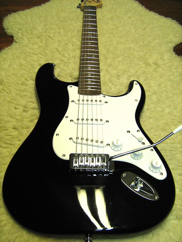 Fender 2018 Squier Affinity Stratocaster Black w/Padded Gig | Reverb