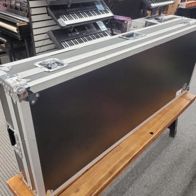 Road Runner 88-key keyboard flight case with wheels - Black | Reverb