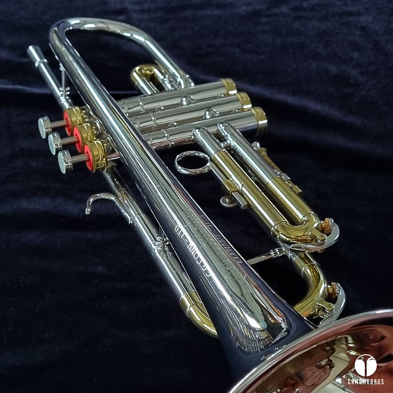 Beautiful C.G.Conn 38B Connstellation Elkhart trumpet case | Reverb