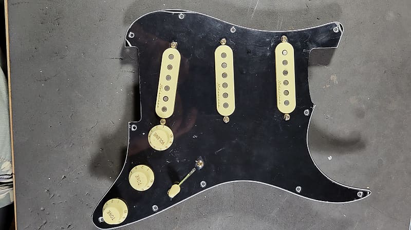 Fender Vintage Noiseless Stratocaster Loaded Pickguard - Aged | Reverb