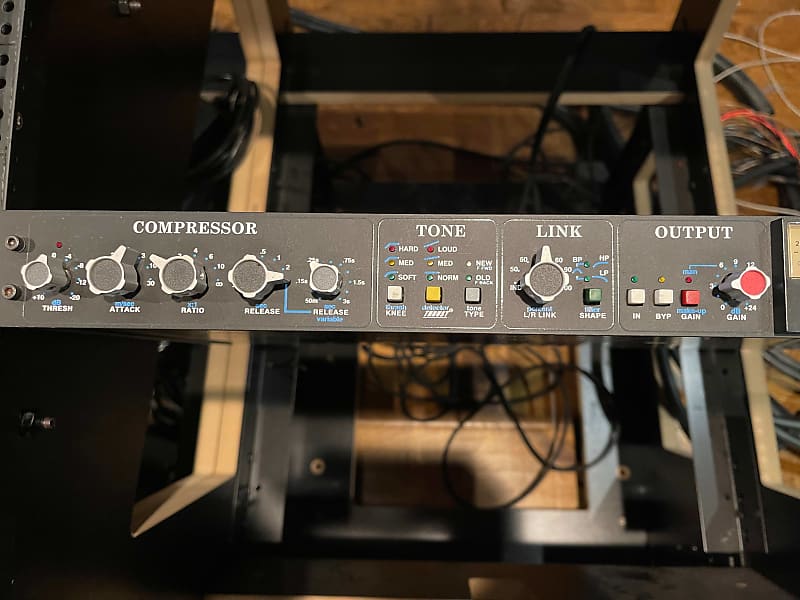 API 2500 Bus Compressor Matte Black | Reverb